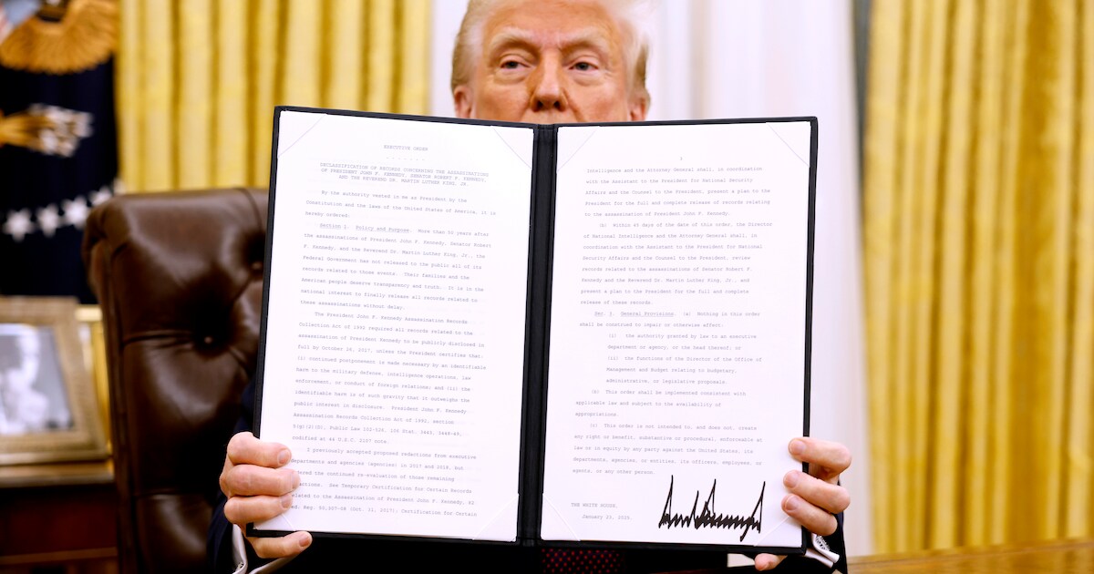 Trump negeert de wet al in zijn eerste week: ‘Hij lijkt wel een koning ...