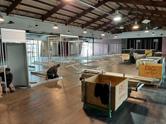 Inrichten vaccinatielocatie in Nijverdal begonnen: Zes priklijnen zijn ...