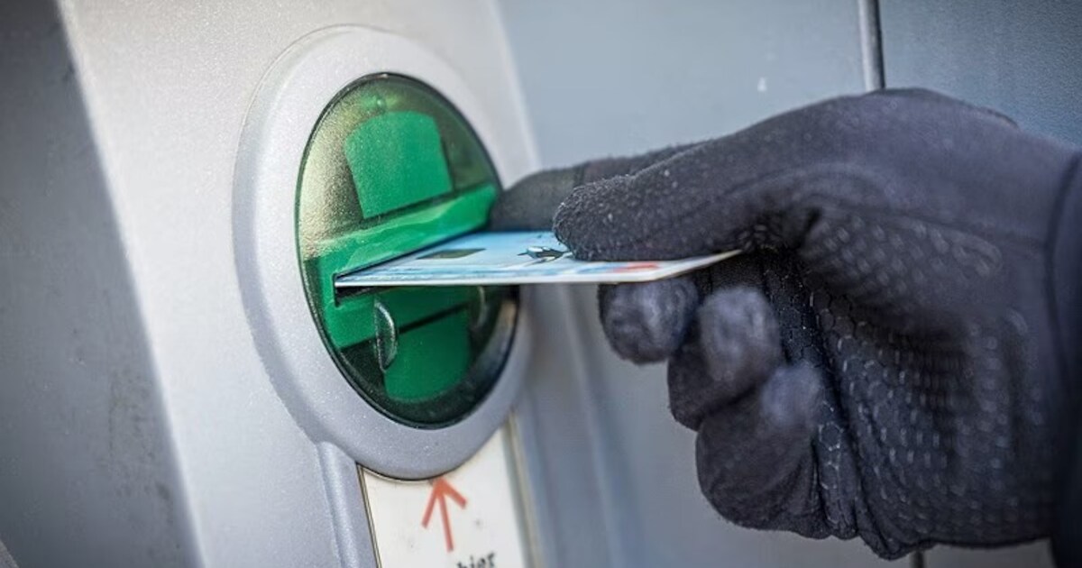 Inwoner Bentelo geeft bankpas in goed vertrouwen af aan oplichters ...