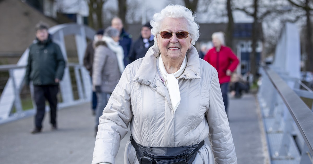 Evelyne (82) uit Almelo trok de wandelschoenen aan en voelt zich nu ...