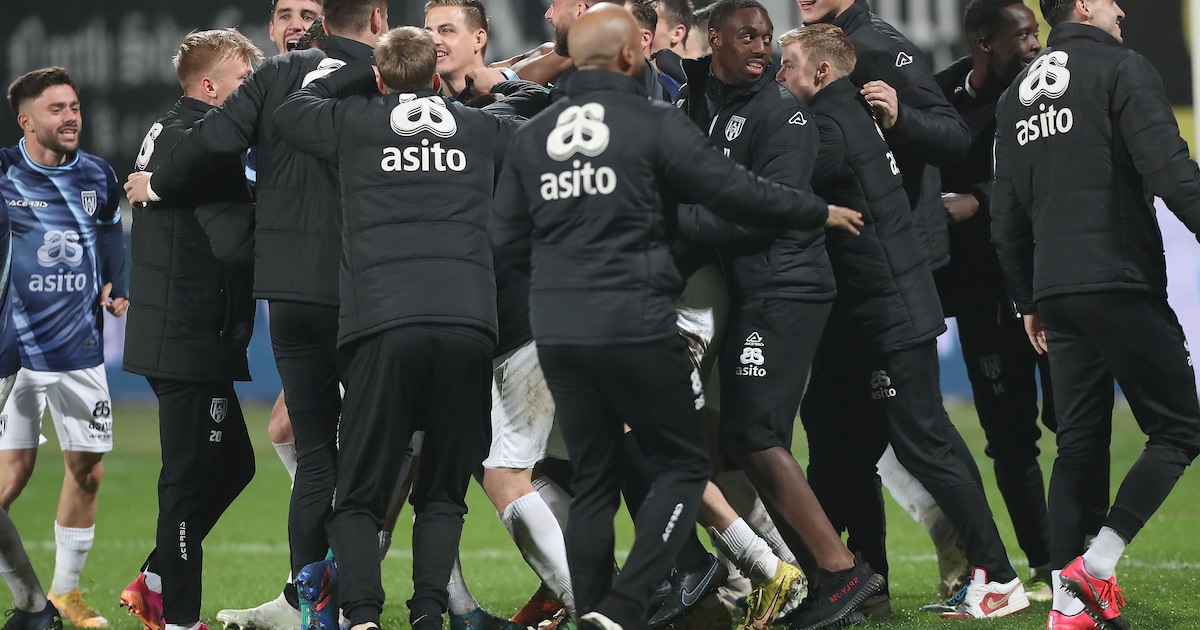 ‘Bekerheld’ Koen Bucker weer terug naar de bank van Heracles: ‘Dit ...