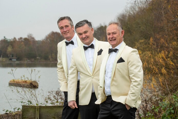 Dit trio neemt Enternaren lieflijk op de hak tijdens ...