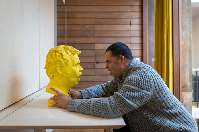 Bastiaan Everink was elitesoldaat, werd befaamd operazanger en is nu ...