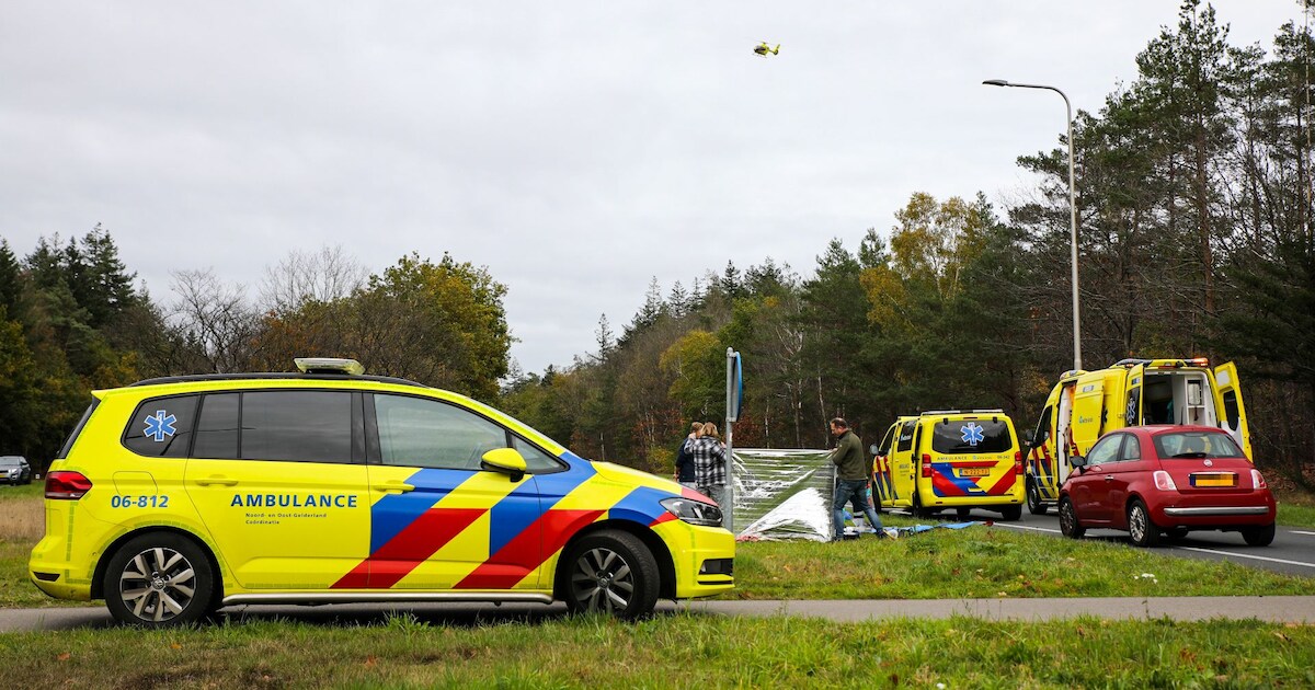 Fietser overleden na aanrijding met auto in Apeldoorn | Apeldoorn | tubantia.nl