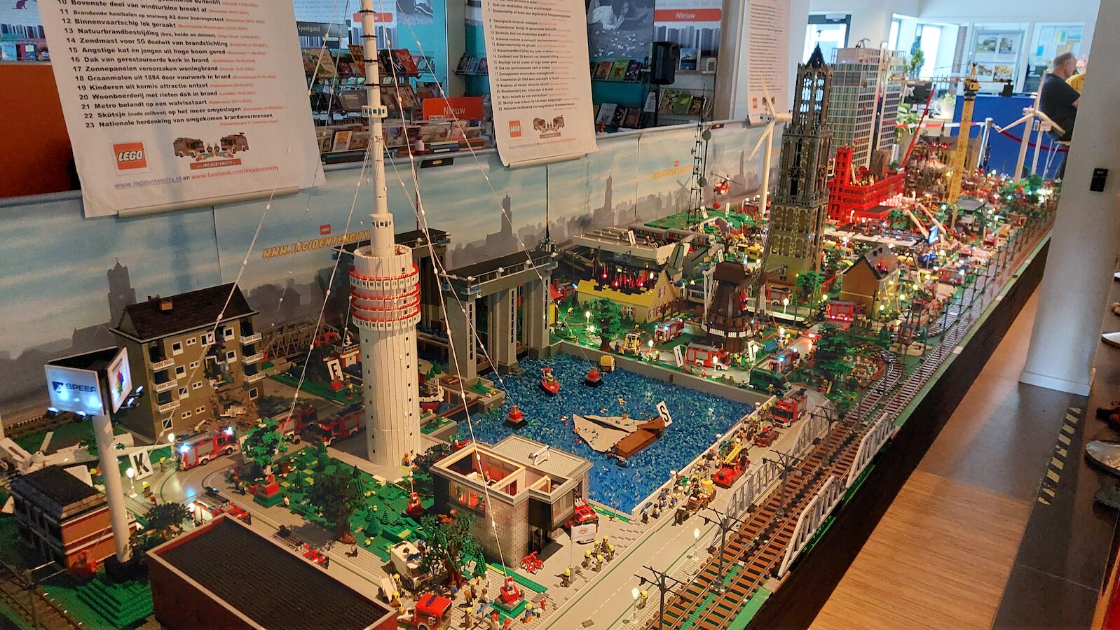 Miljoenen steentjes en jaren werk: in Hengelo exposeren ‘Adult Fans of ...