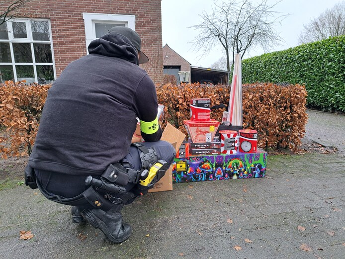 Agenten undercover op vuurwerkjacht in grensregio: ‘Mogen we even in de kofferbak kijken ...