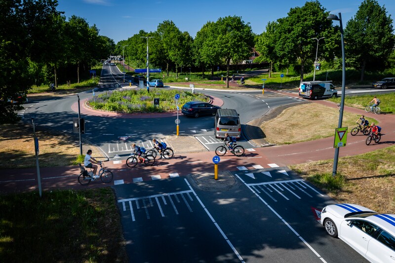 Tijdelijke verkeersmaatregelen bij rotonde Helmkruidlaan in afwachting ...