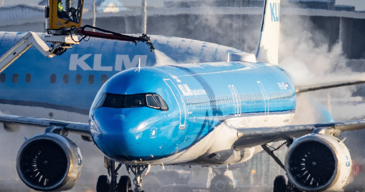 Problemen op Schiphol nemen toe: vloeistof om vliegtuigen ijsvrij te ...