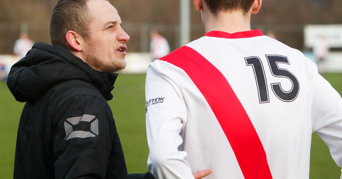 Gigantische verrassing voor Deventer voetbaltrainer: Vince blijkt Lynn ...