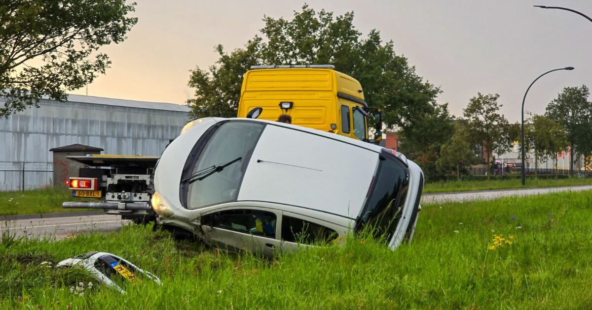 Auto vliegt uit de bocht in Hengelo | 112 nieuws Hengelo | Tubantia.nl