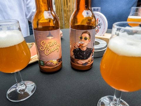 Vrienden heffen het glas op overleden Jordy (37) uit Losser: zijn eigen ...