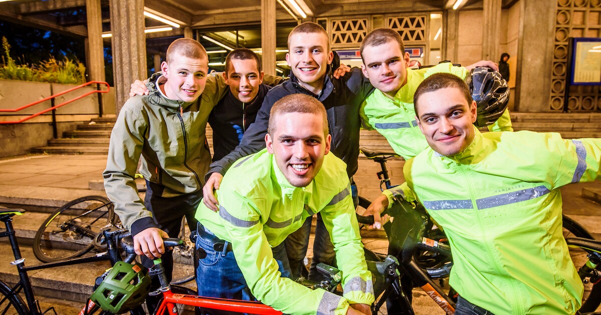 Langstudeerboete onder vuur: Enschedese studenten ondernemen fietstocht ...