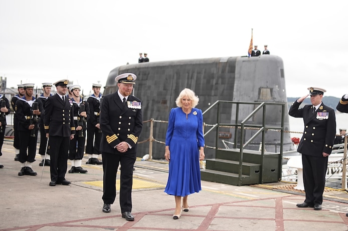 Buckingham Palace deelt nieuwe foto Britse koningin Camilla | Show ...