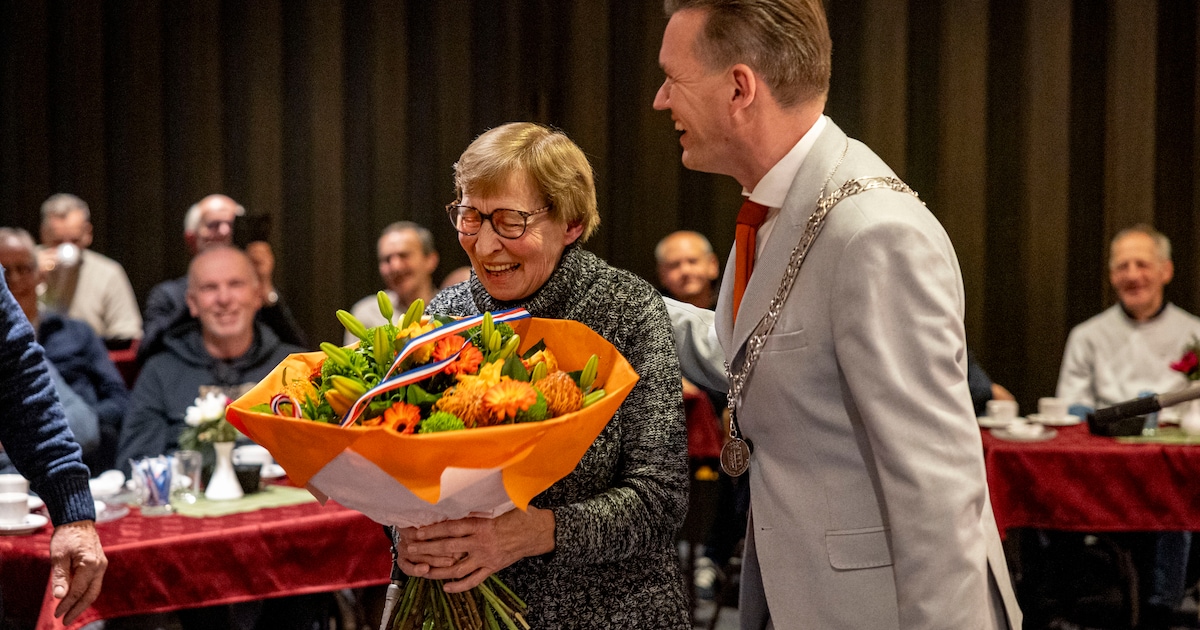 Gerrie (71) uit Holten krijgt koninklijke onderscheiding: ‘Ze kent ...