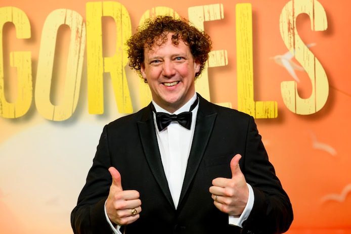 Oog in oog met haar held: kleine Zara sprakeloos voor Jochem Myjer | Thijs Kemperink | tubantia.nl