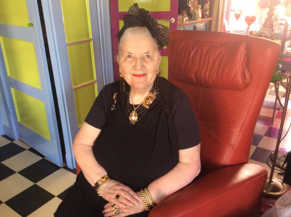 Te koop: een huis waarin alles, maar dan ook echt álles gekleurd is ...