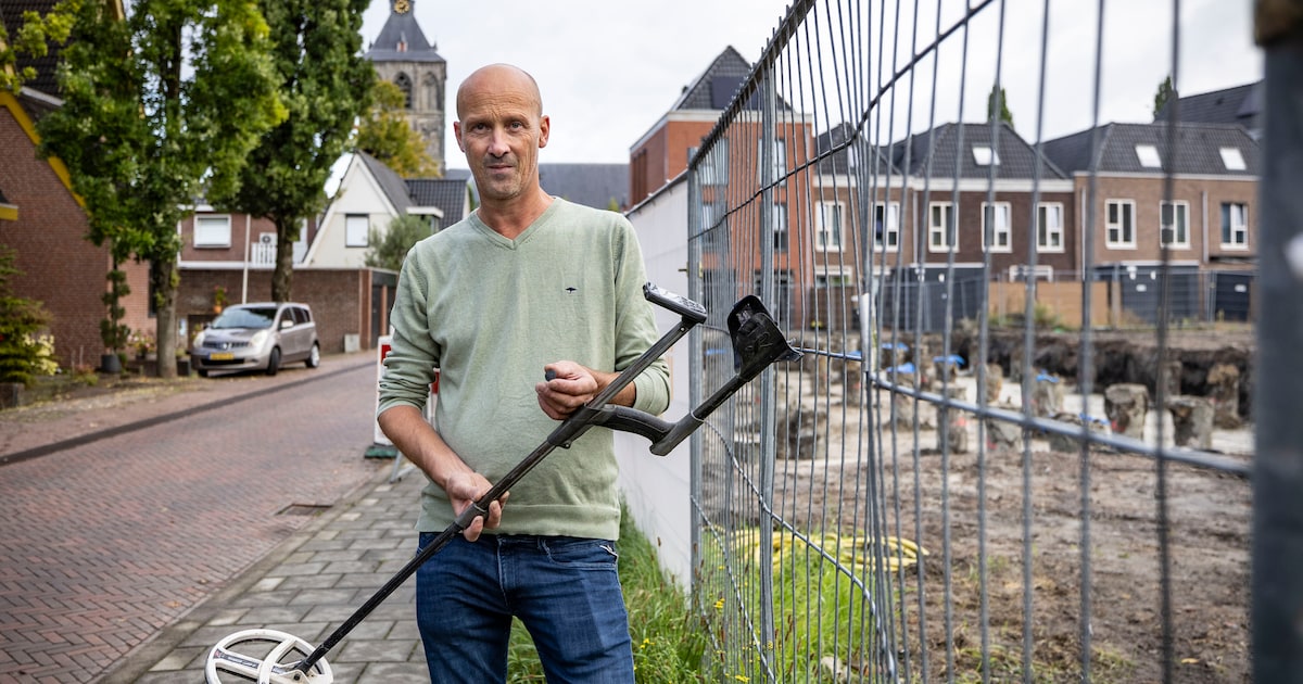 Hugo (50) vindt met metaaldetector waarschijnlijk een van de oudste ...