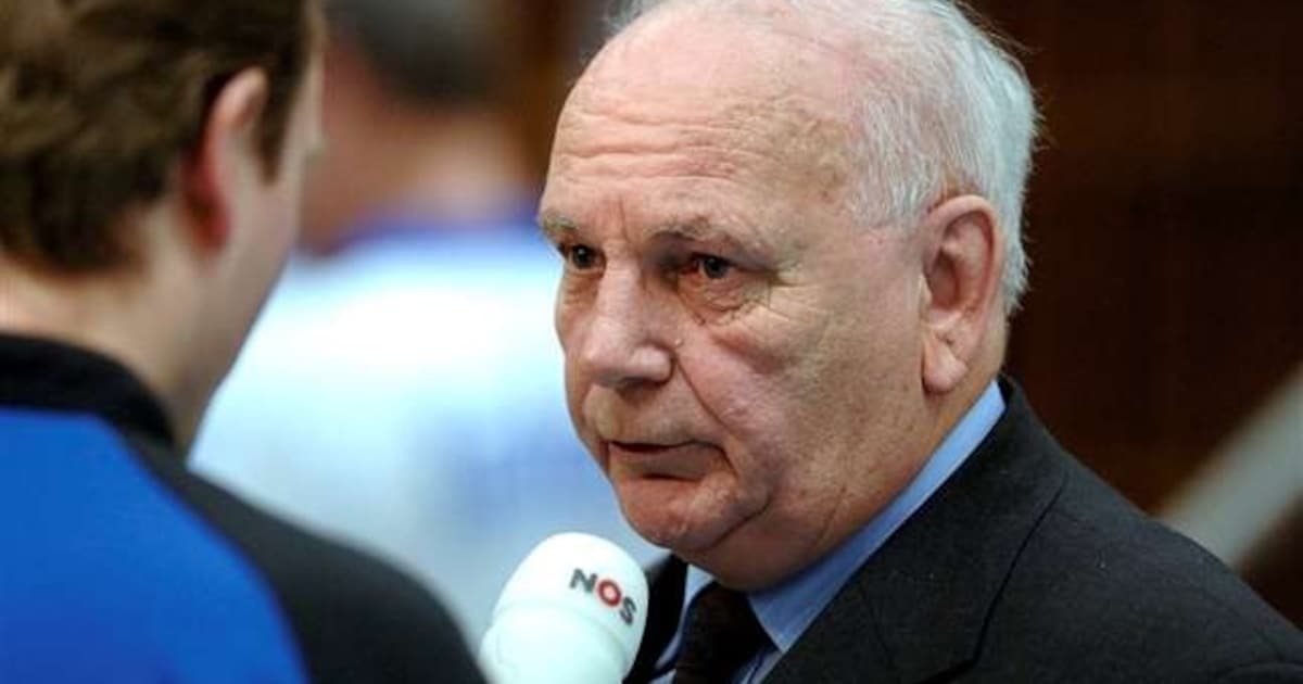 Voormalig toparbiter Van Velsen overleden | Regiosport | tubantia.nl