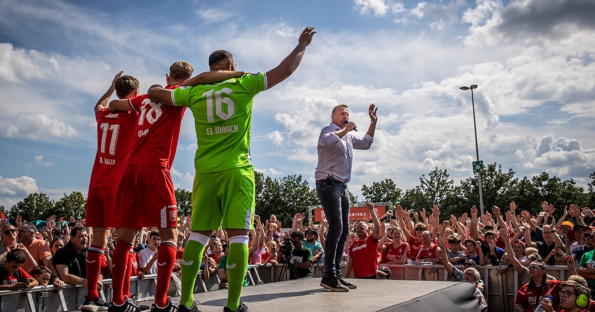 Duizenden fans juichen op open dag FC Twente voor Jannes, maar liever ...