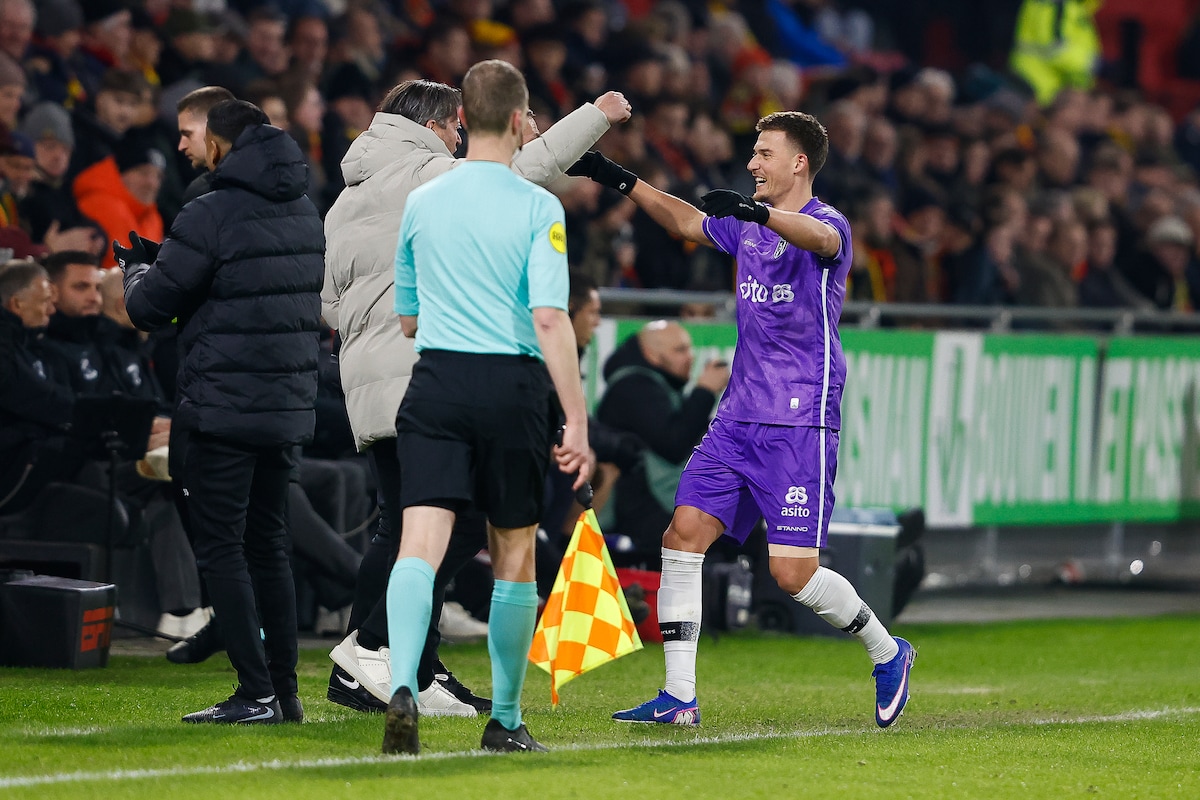 Magische linker van Ajdin Hrustic ontwaakt: van weergaloze vrije trap ...