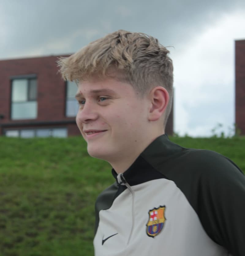 FC Twente-fan Michiel (16) denkt aan een blessure, maar het is een tumor: ‘Het komt wel goed ...