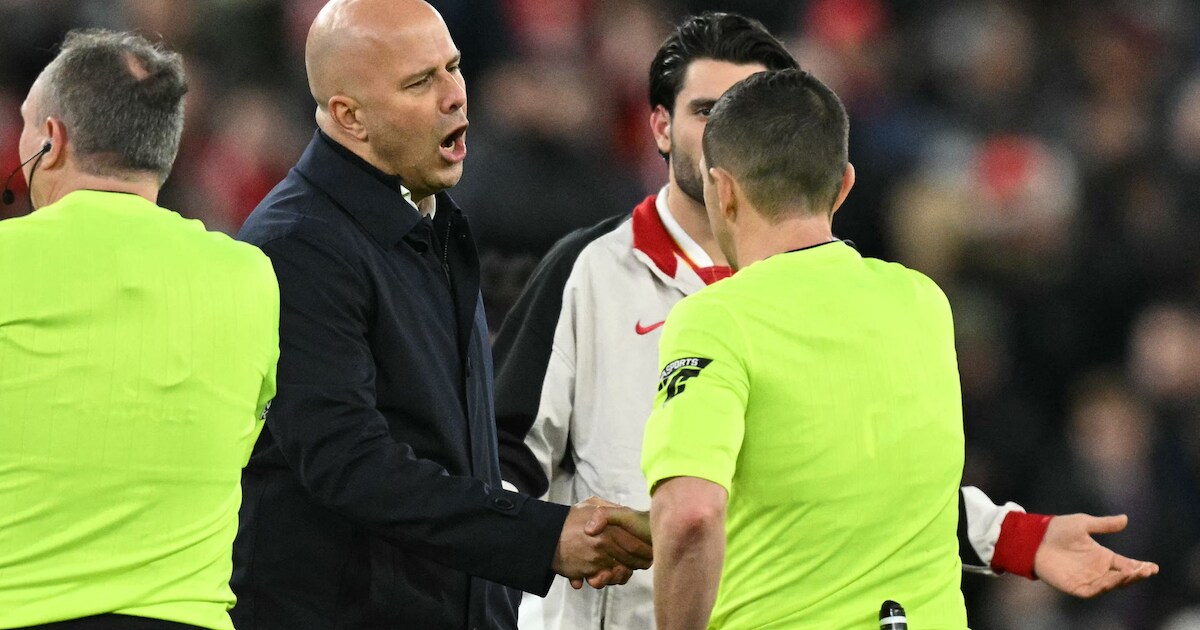 Arne Slot zit bij Liverpool voor het eerst in zijn loopbaan schorsing ...