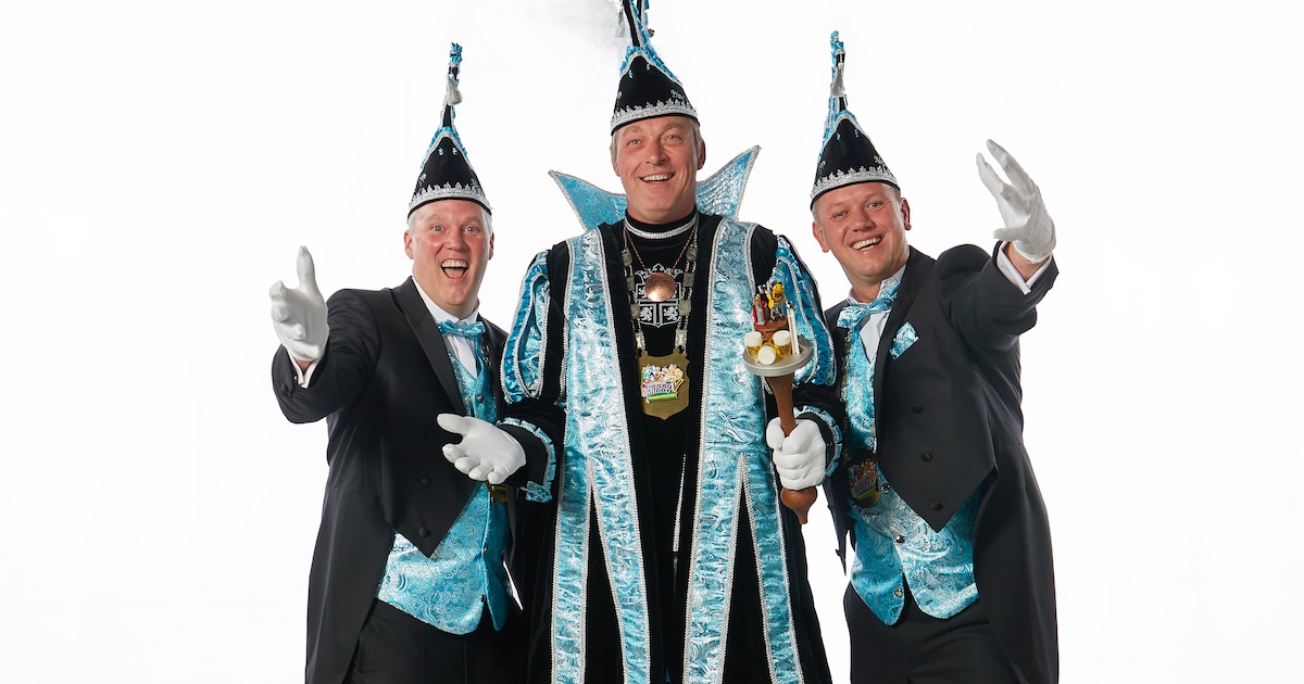 Stadsprins Harry Hendriks maakt er met de Othmarridders uit Ootmarsum ...