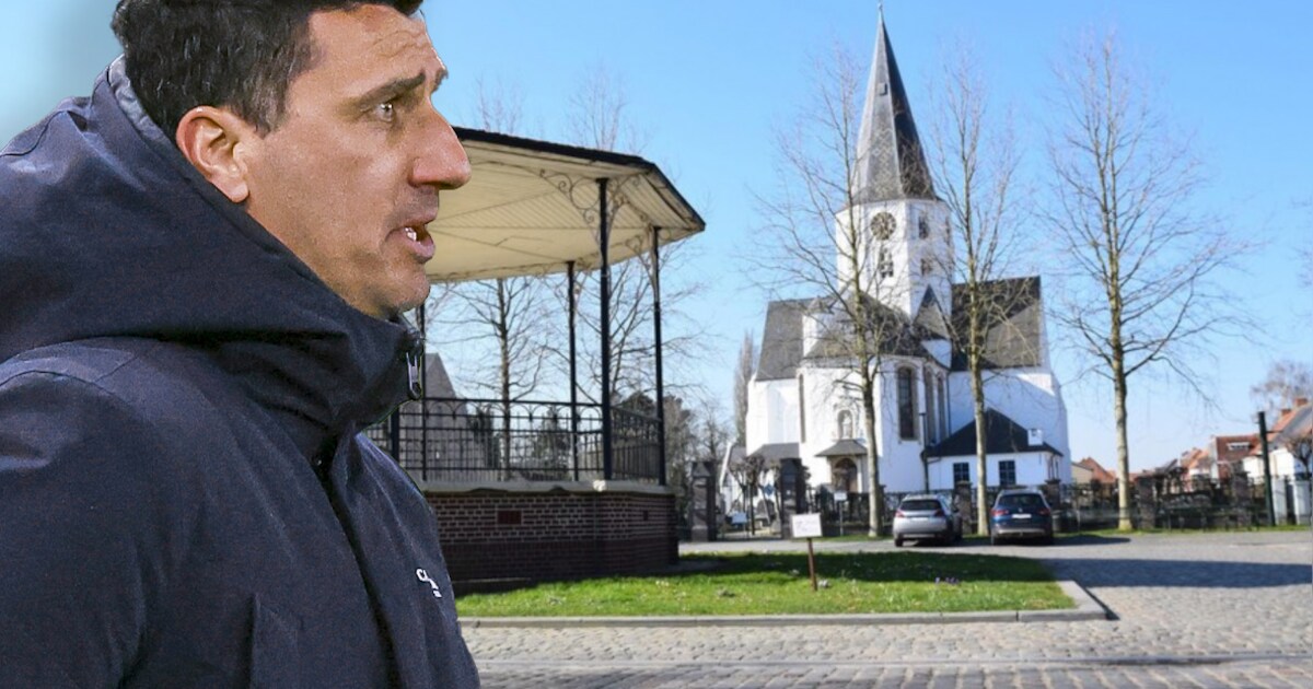 Op bezoek in het geboortedorpje van AZ-trainer Maarten Martens: ‘Hij is ...