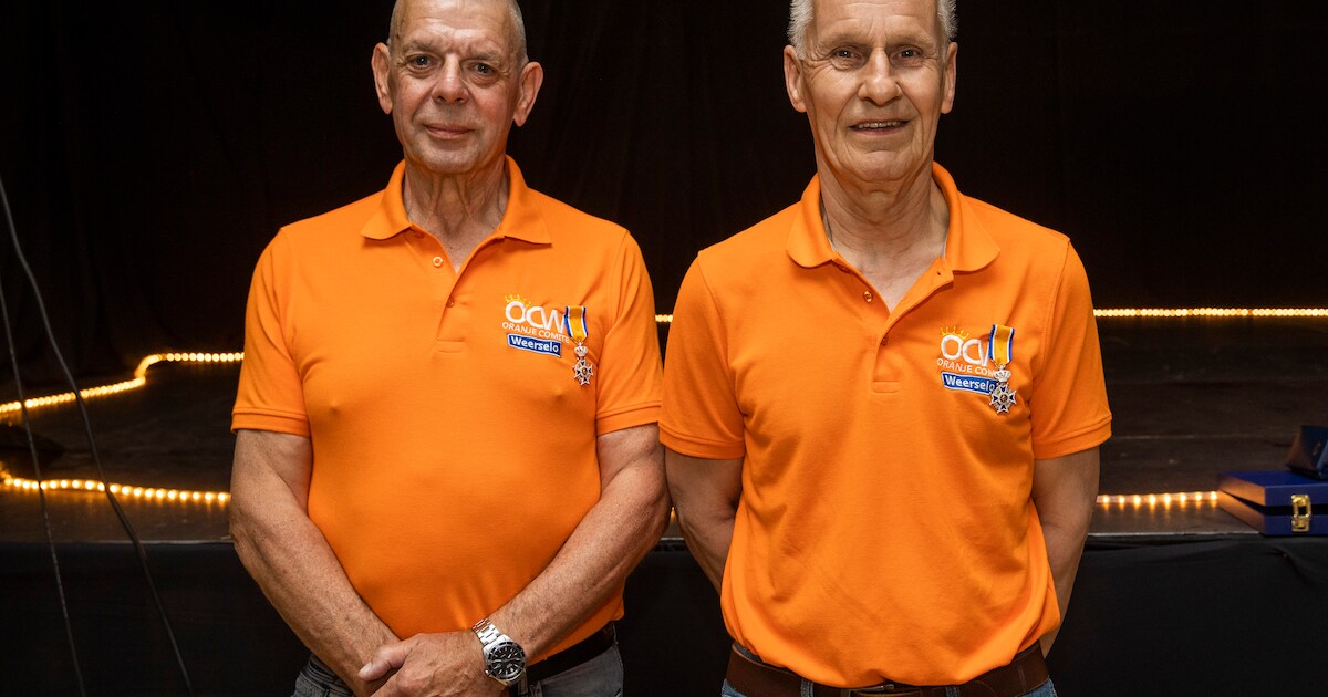 Weerseloërs verrast met lintje tijdens bijeenkomst Oranje Comité ...