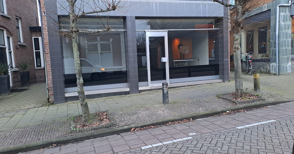 Na acht jaar komt er een winkel in dit verlaten pand in Goor: ‘We zijn ...