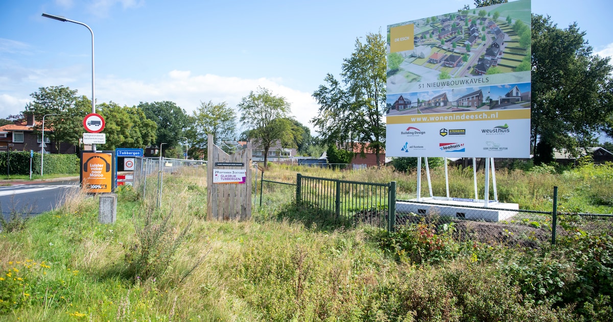 Water uit nieuwe wijk De Esch in Tubbergen komt bij de buren in de tuin ...