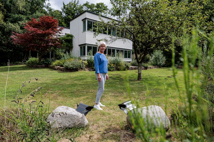 Thil (74) woont in designparel en tóch gaat ze verhuizen: ‘Ik stop ...