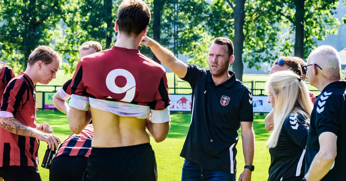Trainer Maurice Bartelds maakt bij Rood Zwart dankbaar gebruik van zijn ervaring als prof | Hof ...