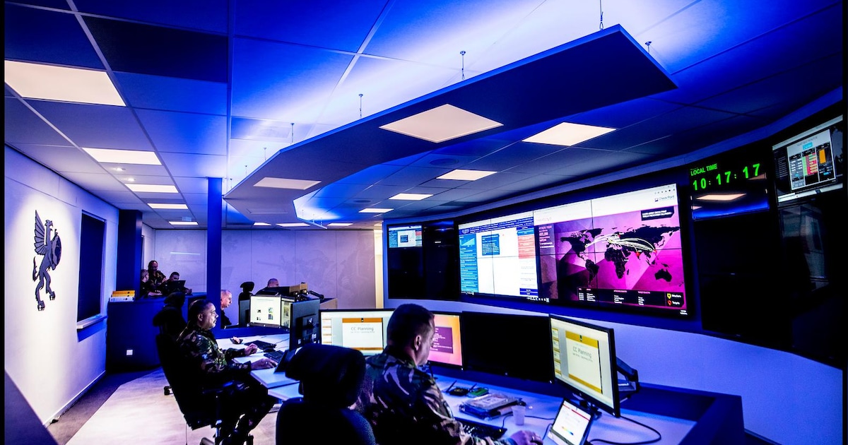 Oorlog met Rusland? Tachtig cybersoldaten staan klaar | Binnenland ...