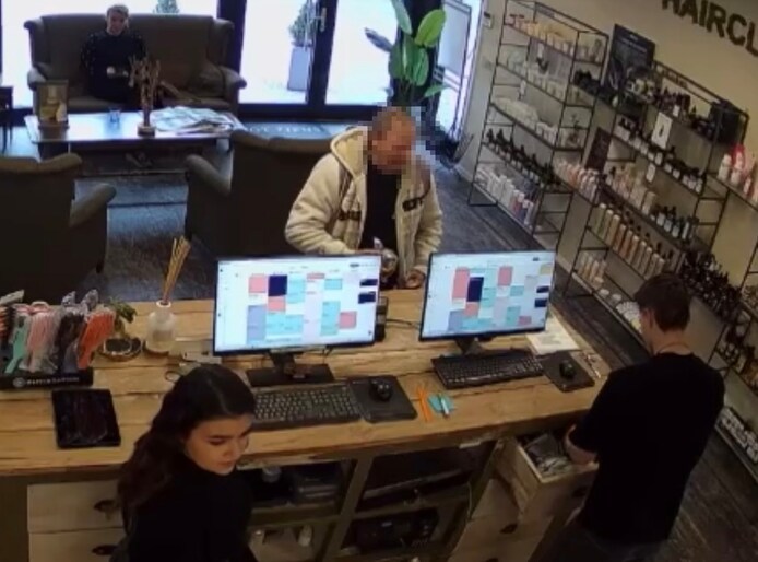 Eigenaar kapsalon in Oldenzaal baalt van laffe daad: ‘Heeft hij vaker ...