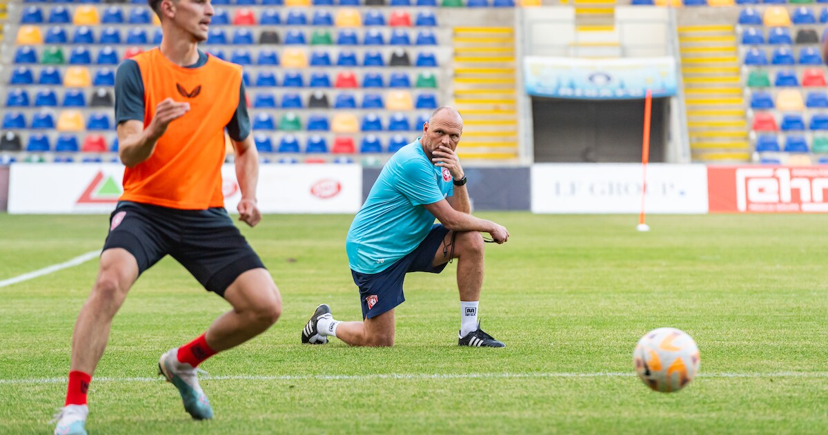 De nieuwe Belgische verdediger van FC Twente begint in Riga aan z’n ...