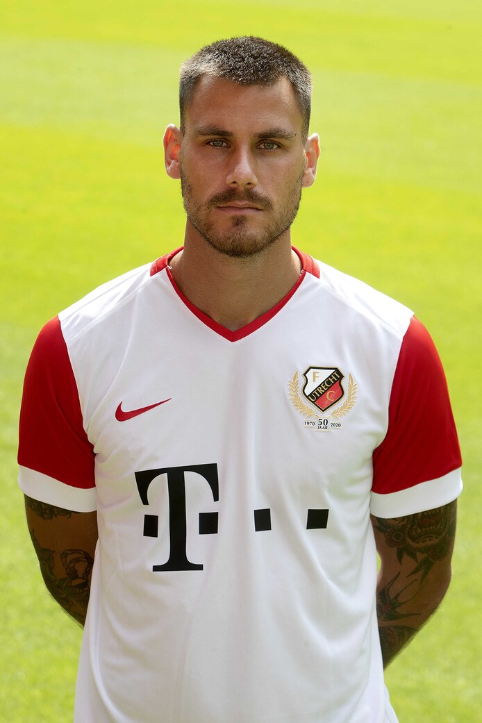 Verdediger Dumic tekent voor twee jaar bij FC Twente | FC Twente ...