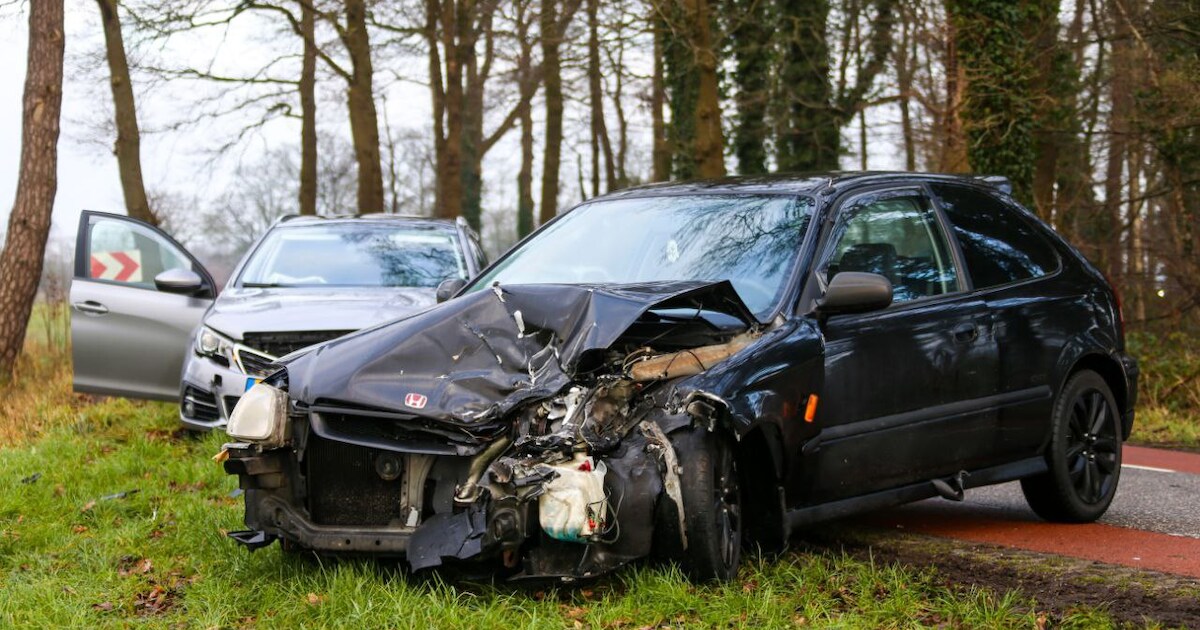 Frontale botsing op Lutterstraat in Losser, één gewonde | Regio ...
