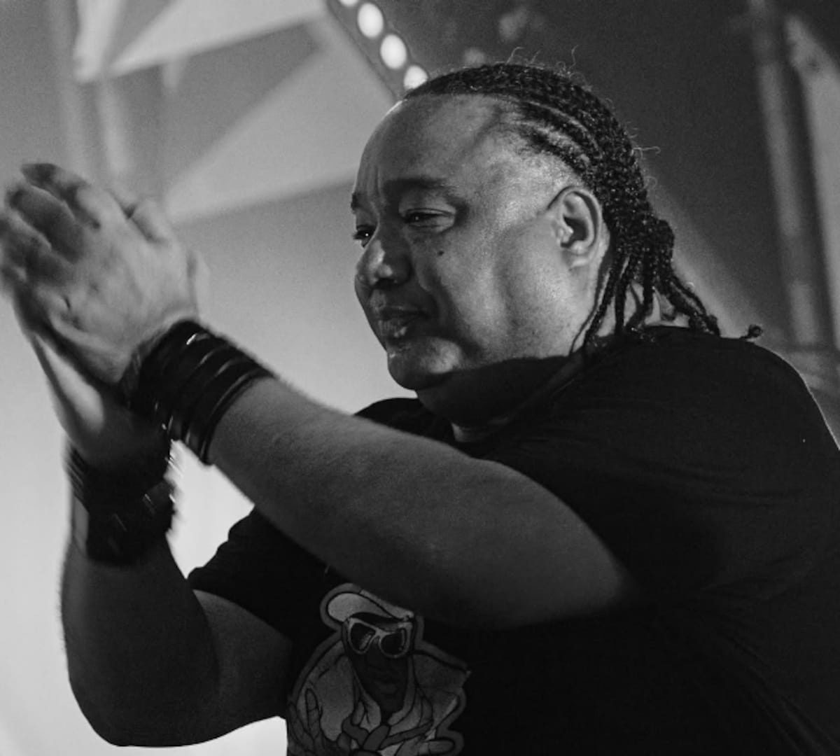 Dancescene in shock, hardcore-pionier Bass-D (52) overleden: ‘Eeuwige ...