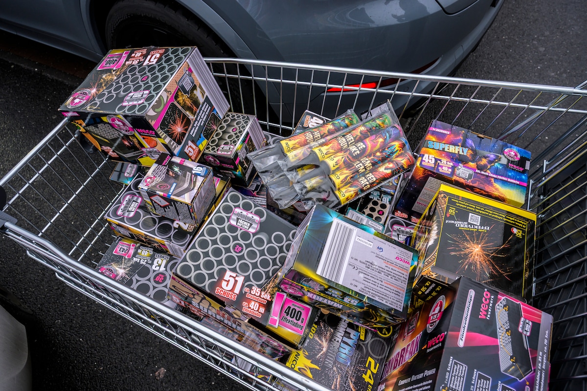 Frustratie bij Twentse vuurwerkhandelaren na drukke eerste verkoopdag ...