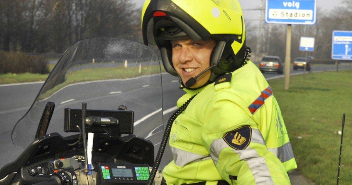 Motoragenten voortaan in geel uniform | Overig | Tubantia.nl