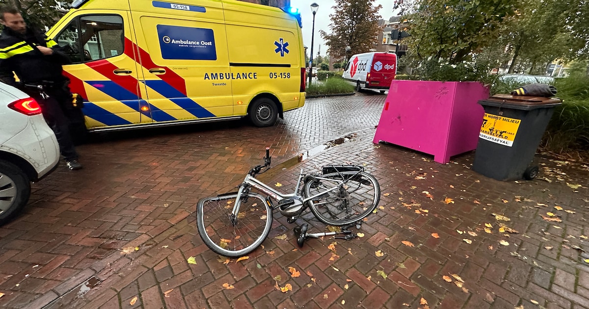 Fietster ernstig gewond na aanrijding met busje in Nijverdal | 112 nieuws Hellendoorn | tubantia.nl