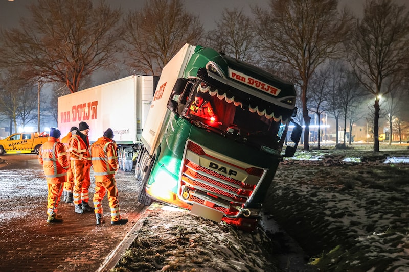 Code rood in noorden wegens gevaarlijk gladde wegen door ijzel ...