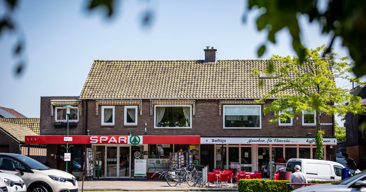 Een van de kleinste Spar-supermarkten in het land wil uitbreiden ...