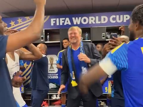 Spelers Curaçao verleiden Willem-Alexander tot een dansje in kleedkamer ...