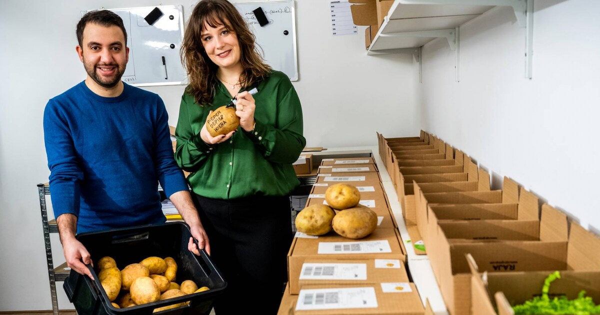 Aardappelen met ‘stomme woordgrapjes’ blijken hit als cadeau: ‘Iedereen ...
