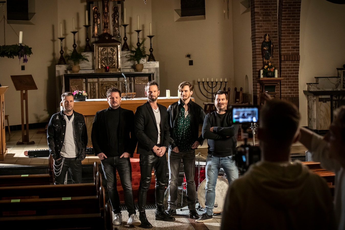 Twentse band Enorm komt met een persoonlijk kerstlied, ‘voor mensen die ...