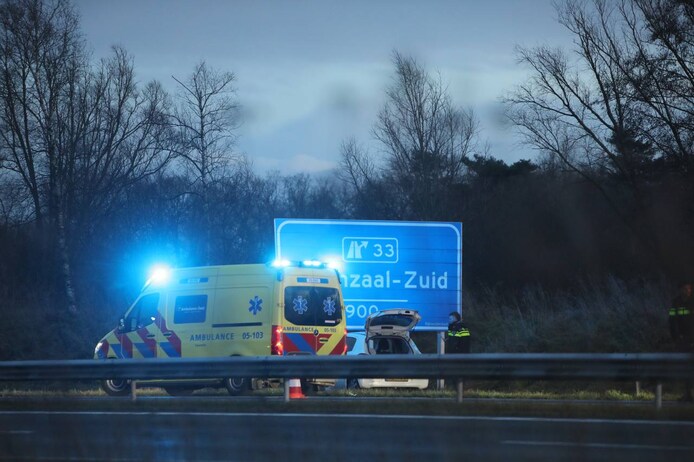 Ongeval op A1 bij Oldenzaal: bestuurder botst tegen ANWB-bord en raakt gewond | Oldenzaal ...