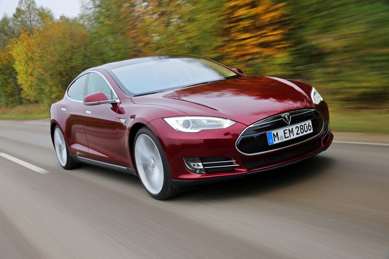 Britse youtuber koopt Tesla met Free Supercharging en ‘tankt’ de rest ...