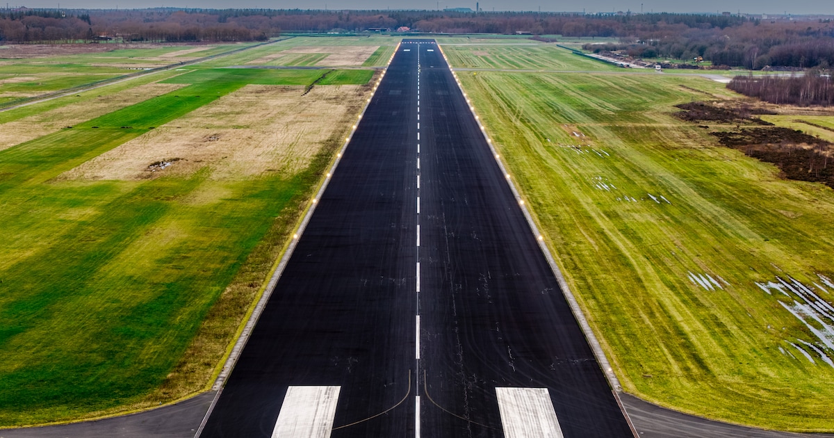 Landingsbaan Twente Airport is sterk zat: 'Steken ondernemers miljoenen ...